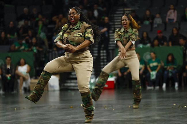 Photograph : Housekeeping Olympics - Las Vegas Sun News