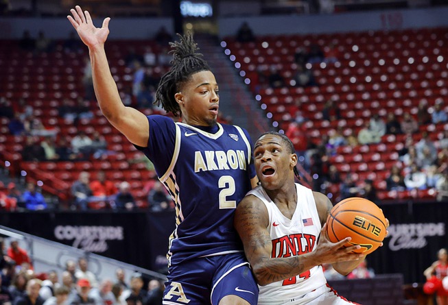 Photograph : UNLV Rebels vs Akron Zips - Las Vegas Sun News
