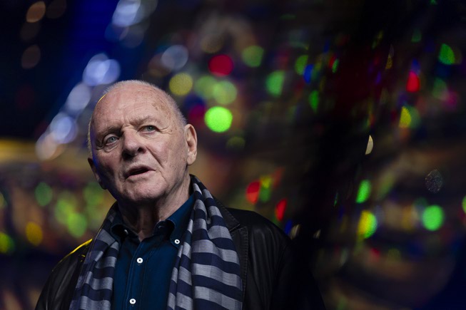 Photograph : Sir Anthony Hopkins Visits Awakening Cast - Las Vegas Sun News
