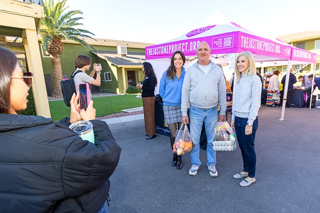 Photograph : Groceries On The Go - Las Vegas Sun News