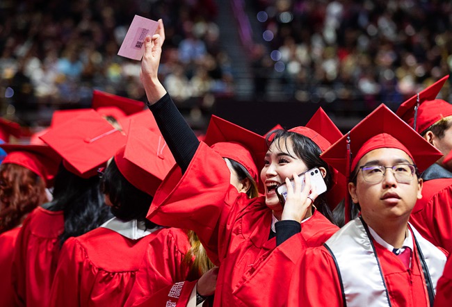 Photograph : 2023 UNLV Winter Graduation - Las Vegas Sun News