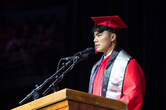 Photograph : 2023 UNLV Winter Graduation - Las Vegas Sun News