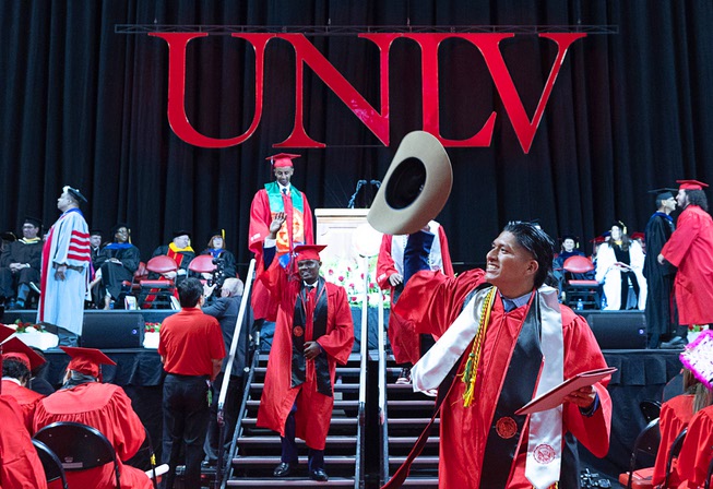 Photograph : 2023 UNLV Winter Graduation - Las Vegas Sun News