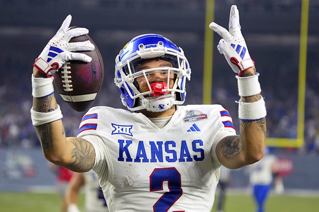Photograph : UNLV vs Kansas: Guaranteed Rate Bowl - Las Vegas Sun News