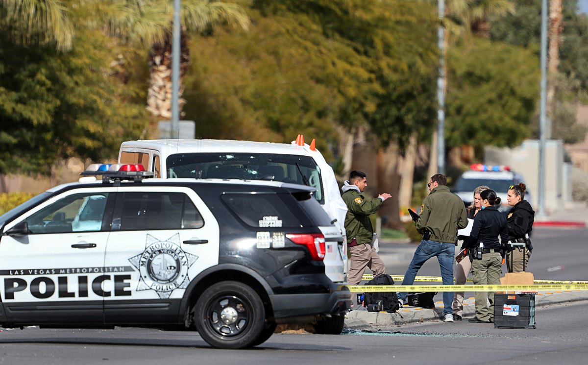 Man in 2 killings, chase had rifle stolen from Las Vegas gun show ...