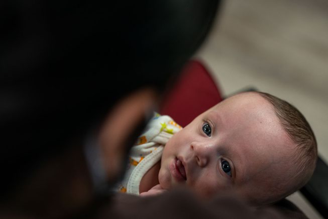 Photograph : Baby Snuggler - Las Vegas Sun News