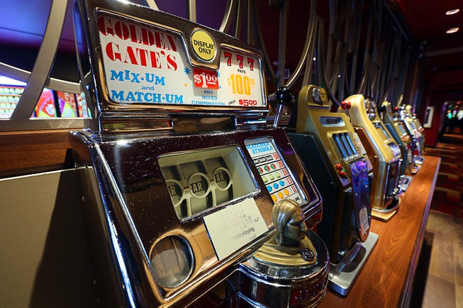 Photograph : Golden Gate Celebrates 118 Years - Las Vegas Sun News