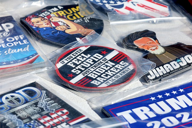 Photograph : Trump Speaks at Commit to Caucus Rally - Las Vegas Sun News