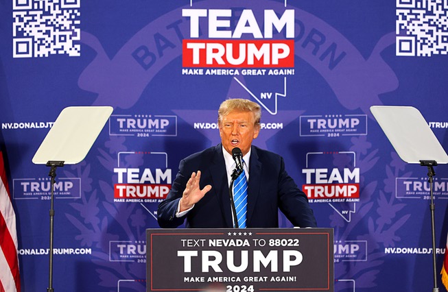 Photograph : Trump Speaks at Commit to Caucus Rally - Las Vegas Sun News