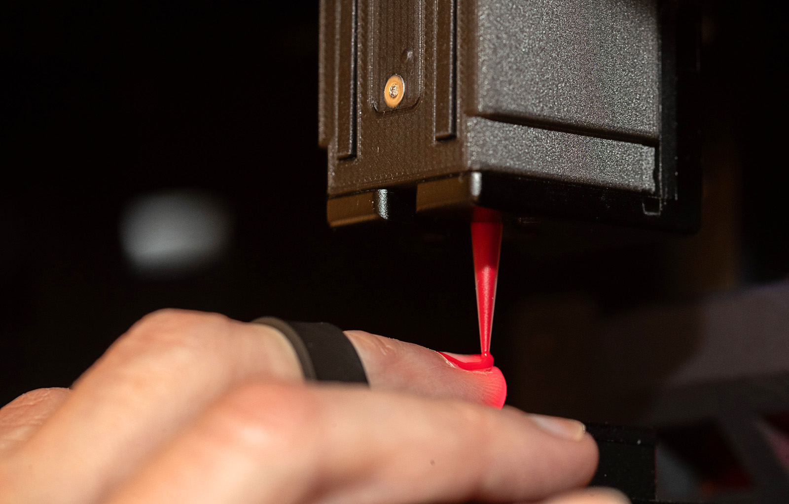 Robot Manicure at the Airport - Las Vegas Sun News