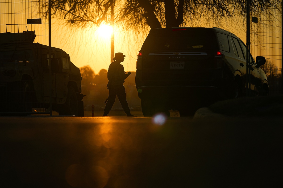 Small Texas border city lands unsolicited spotlight in state-federal ...