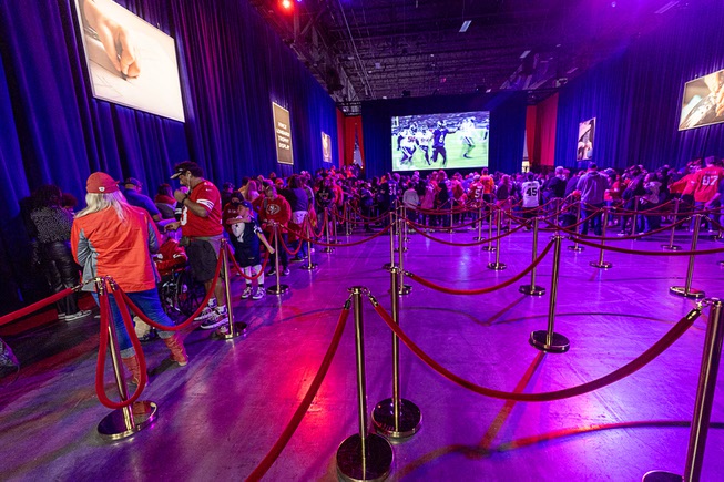 Photograph : Super Bowl Experience Opens - Las Vegas Sun News