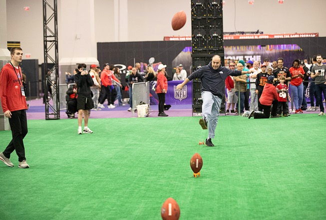 Photograph : Super Bowl Experience Opens - Las Vegas Sun News