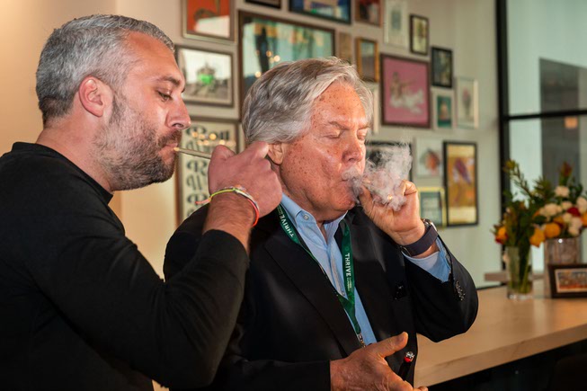 Photograph : Smoke and Mirrors Cannabis Lounge - Las Vegas Sun News