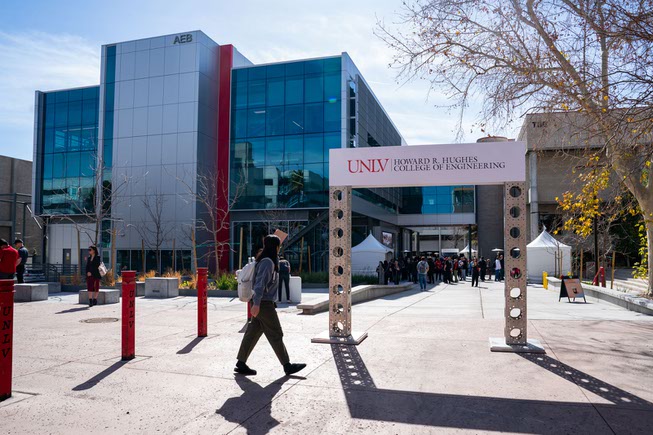 Photograph : UNLV AEB - Las Vegas Sun News