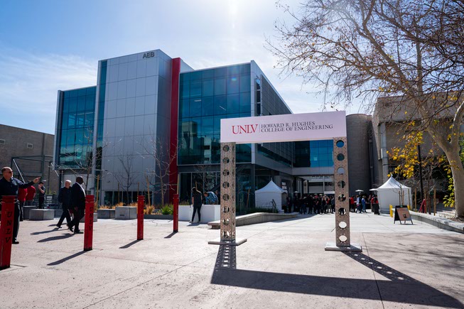 Photograph : UNLV AEB - Las Vegas Sun News