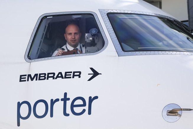 Photograph : Porter Airlines Inaugural Flight - Las Vegas Sun News