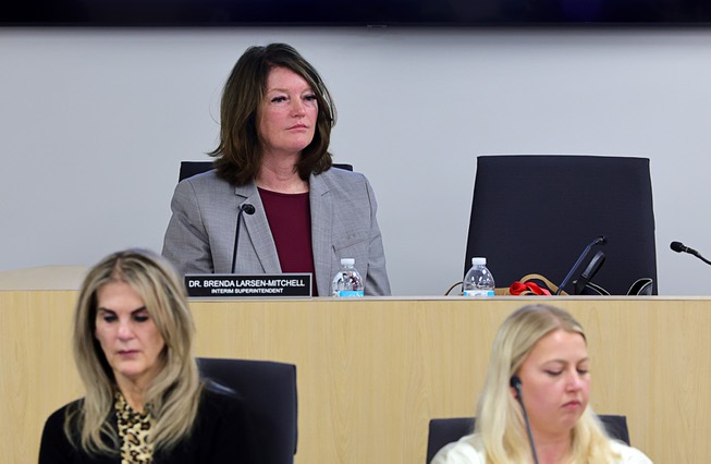 Photograph : Trustees Discuss Superintendent Search - Las Vegas Sun News