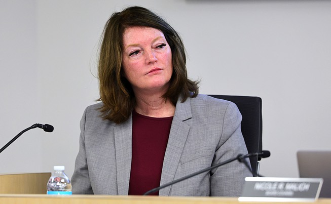 Photograph : Trustees Discuss Superintendent Search - Las Vegas Sun News