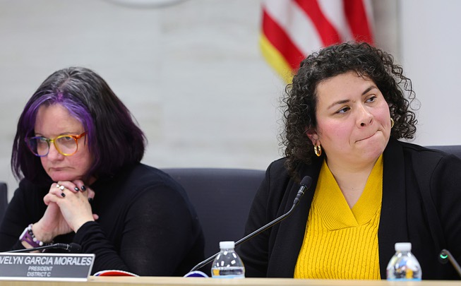 Photograph : Trustees Discuss Superintendent Search - Las Vegas Sun News