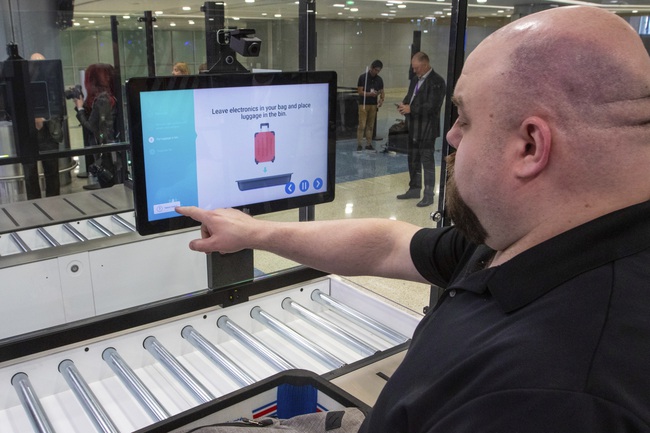 TSA unveils passenger self-screening lanes at Harry Reid airport as 'a ...
