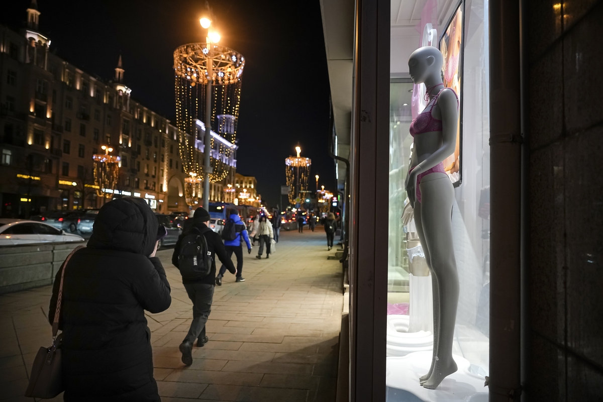 As Putin orchestrates his reelection, a resilient Russian economy is a ...