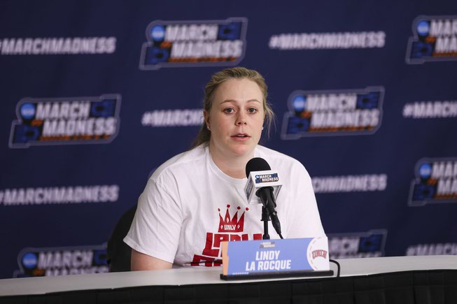 Photograph : UNLV Lady Rebels at UCLA - Las Vegas Sun News