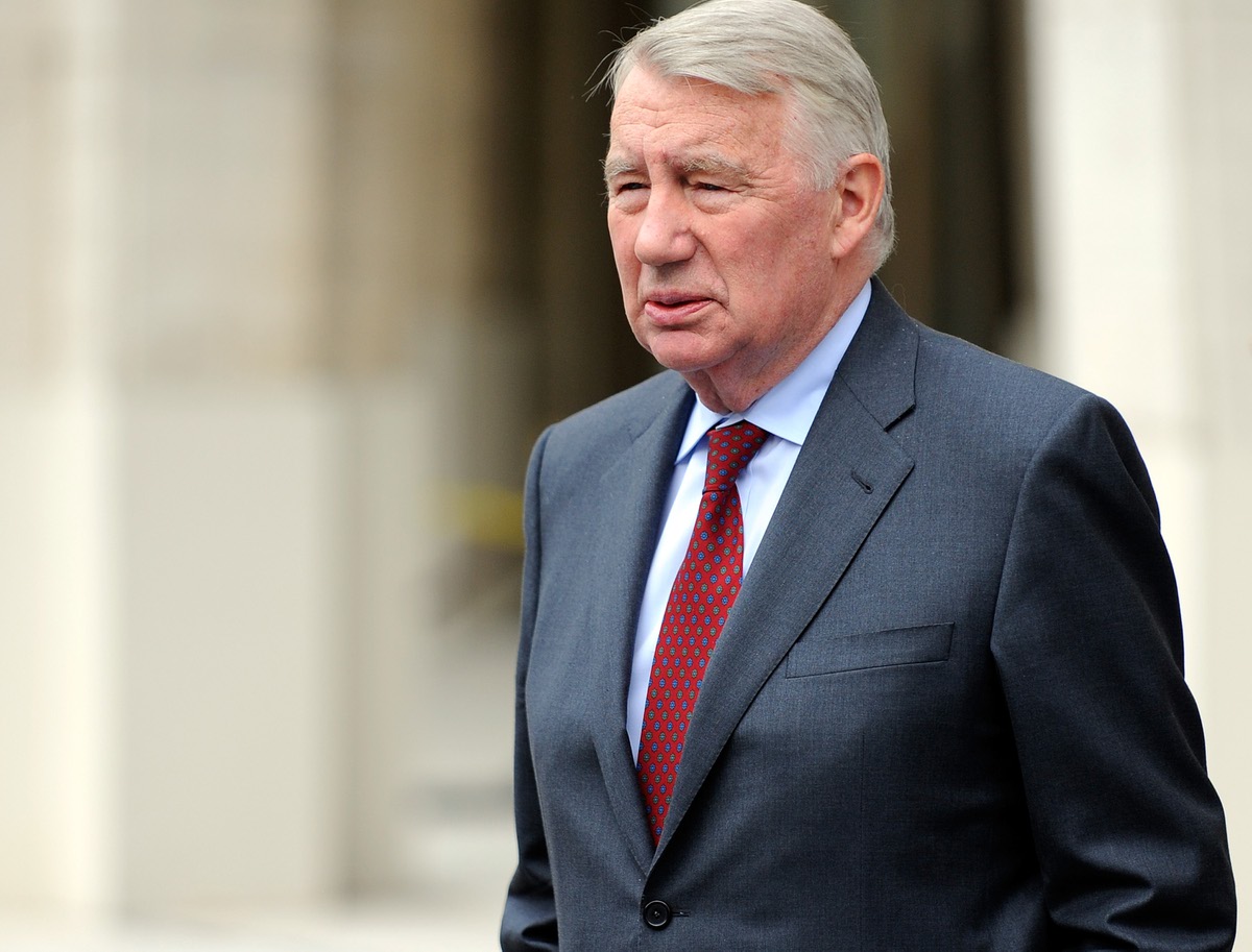 Robert MacNeil, creator and first anchor of PBS 'NewsHour' nightly ...