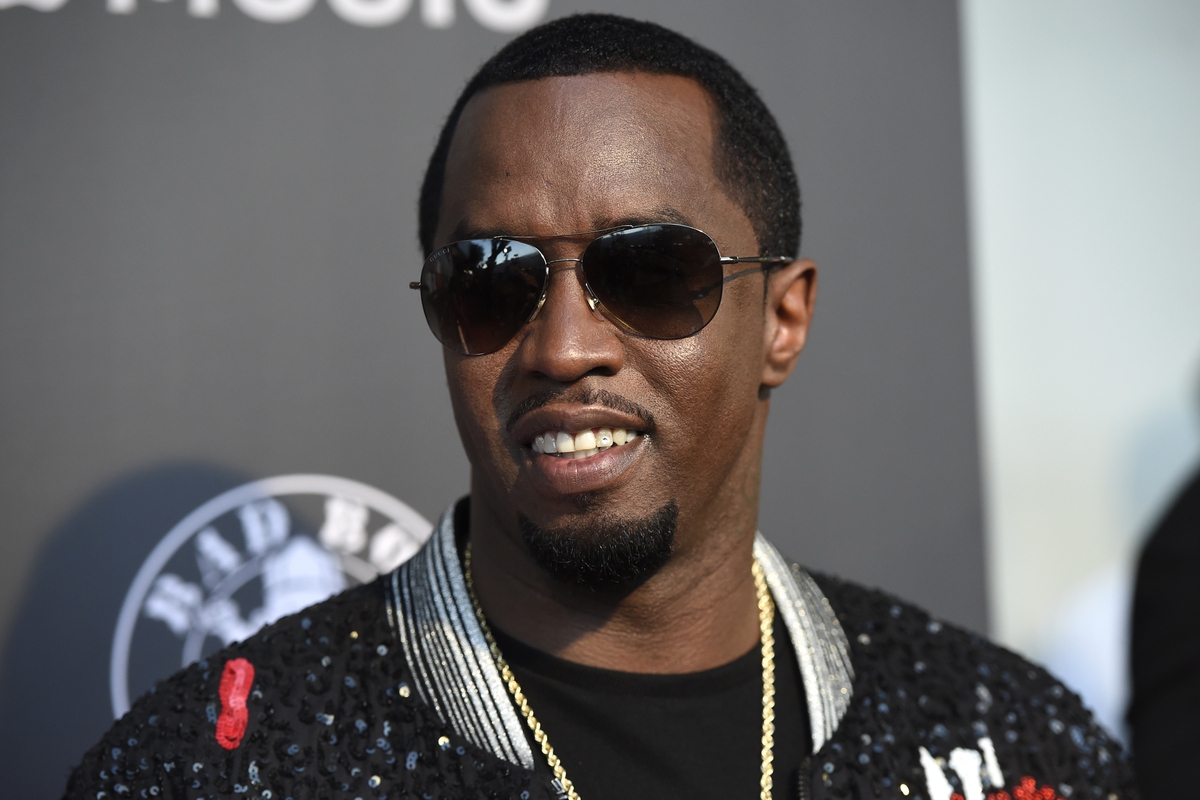 Video appears to show Sean 'Diddy' Combs beating singer Cassie in hotel ...