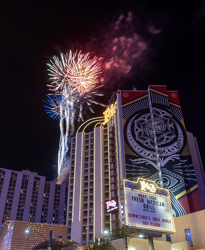 Photograph : Friday Night Fireworks at the Plaza - Las Vegas Sun News