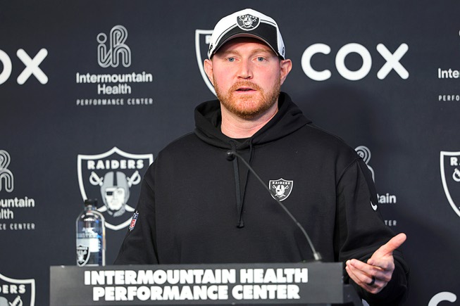 Photograph : May 29: Raiders OTA - Las Vegas Sun News