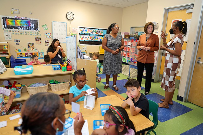 Photograph : Cortez Masto Tours Acelero Learning Center - Las Vegas Sun ...