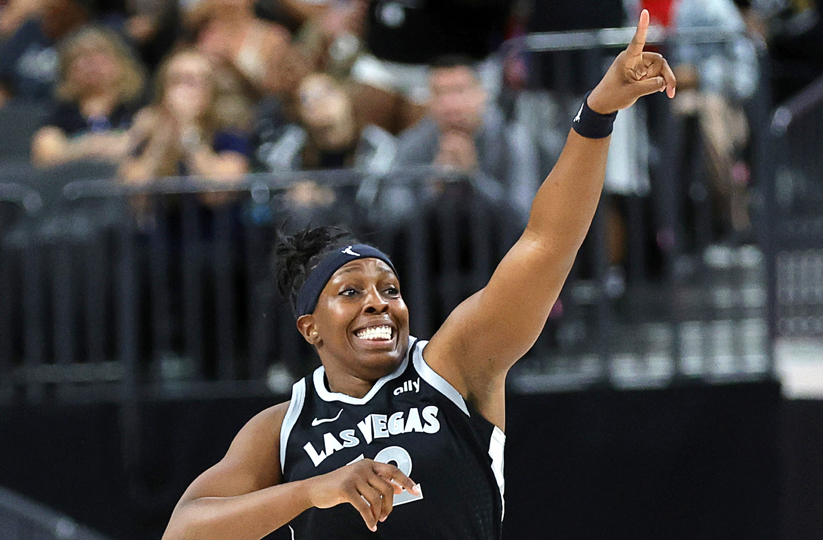 Aces defeat Sky, 90-71, at T-Mobile - Las Vegas Sun News