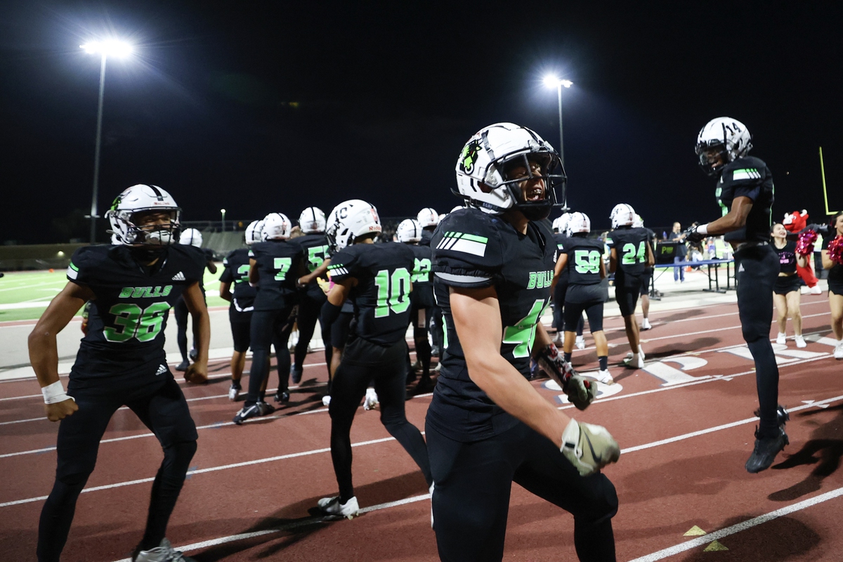 Slam football rallies late to beat Moapa Valley - Las Vegas Sun News