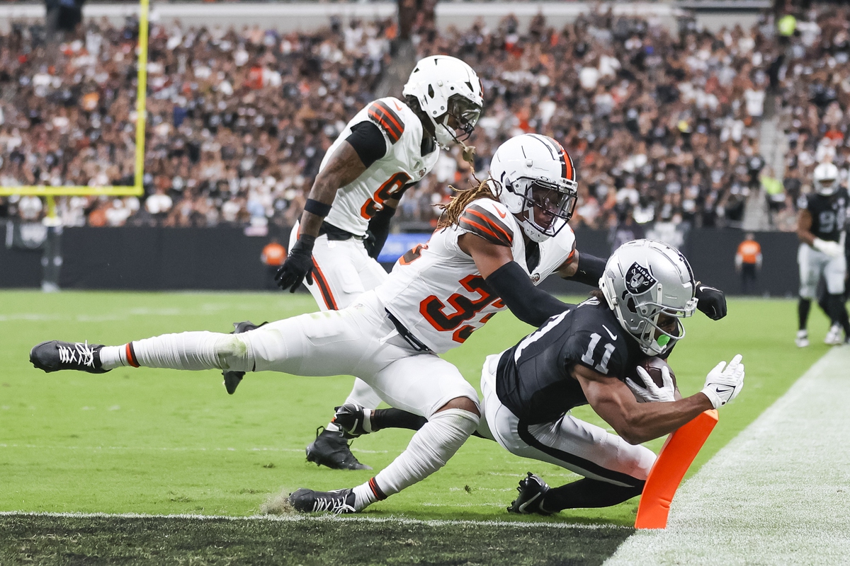 Raiders hold off Cleveland with late defensive stand - Las Vegas Sun News