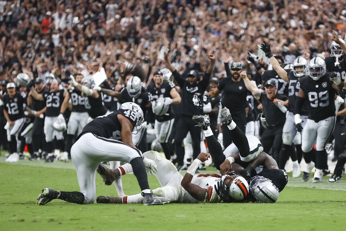 Raiders get back to roots, roughhouse Browns for victory - Las Vegas ...