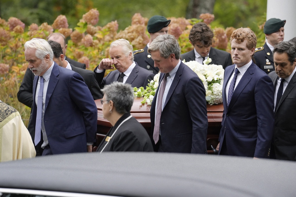 Members of the Kennedy family gather for funeral of Ethel Kennedy - Las ...