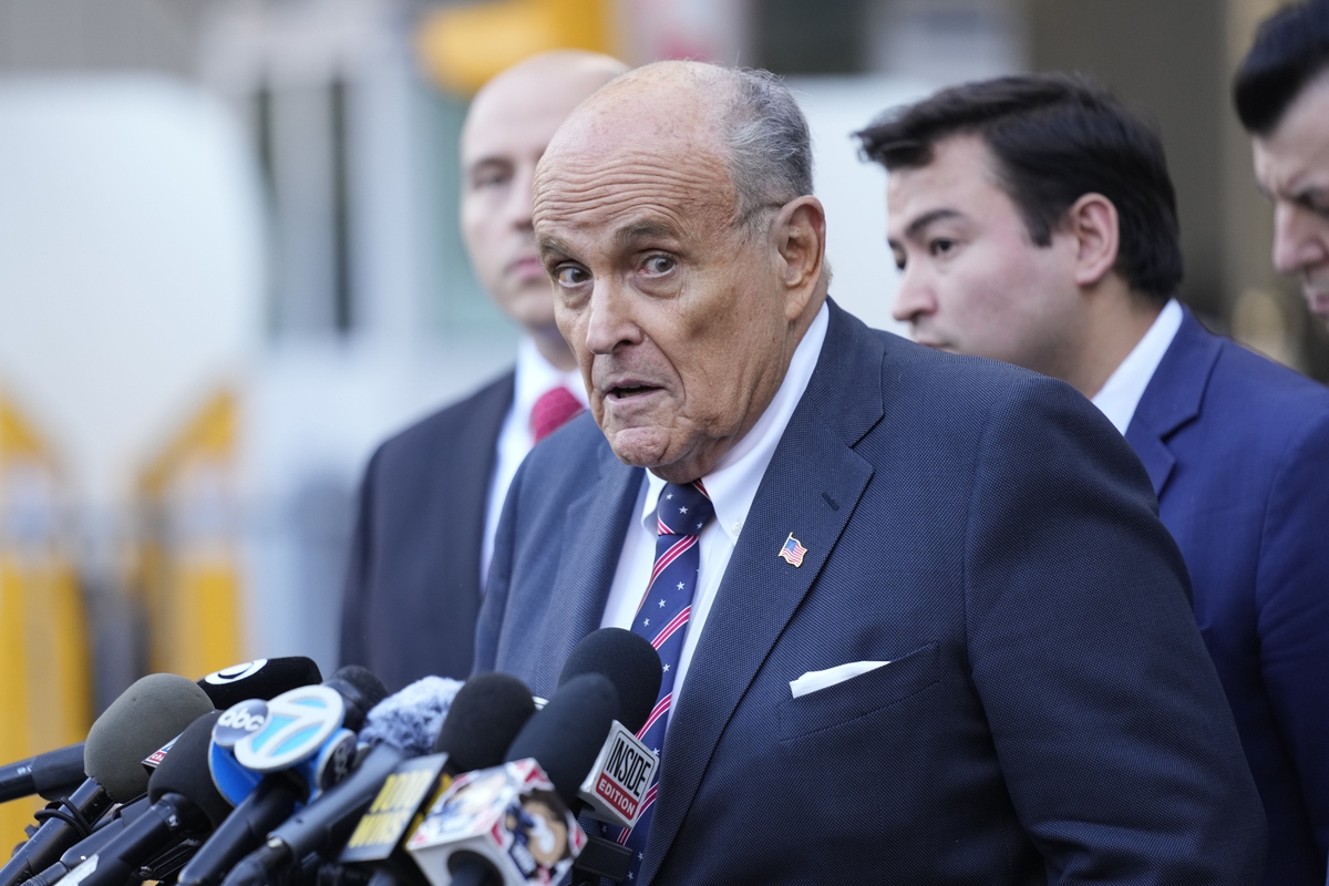 Defiant Giuliani says he's a victim of 'political persecution' as he's ...