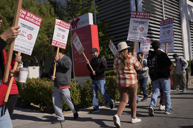 Culinary Union workers strike on Las Vegas Strip enters 2nd day - Las ...