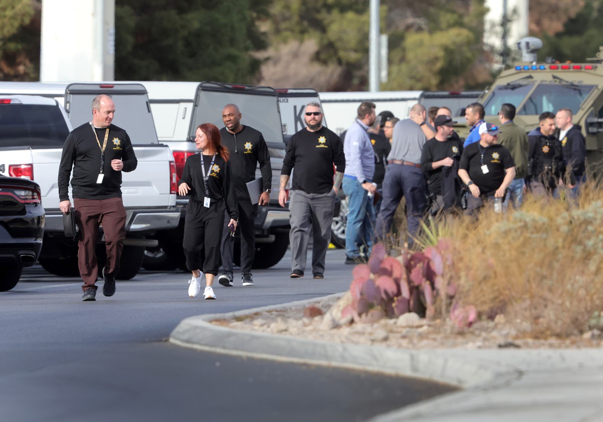 Metro Police ID officer who fired gun during standoff in Las Vegas - Las Vegas Sun News