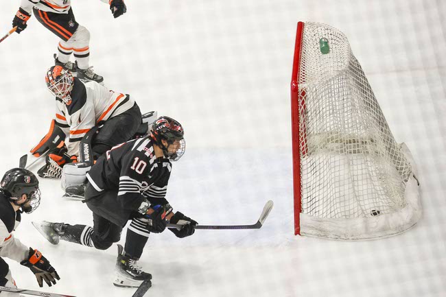 UNLV hockey throttles Jamestown in first home game since upsetting ...