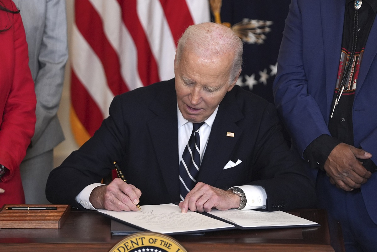 Trump announces plan to terminate Biden’s autopen directives - Las ...