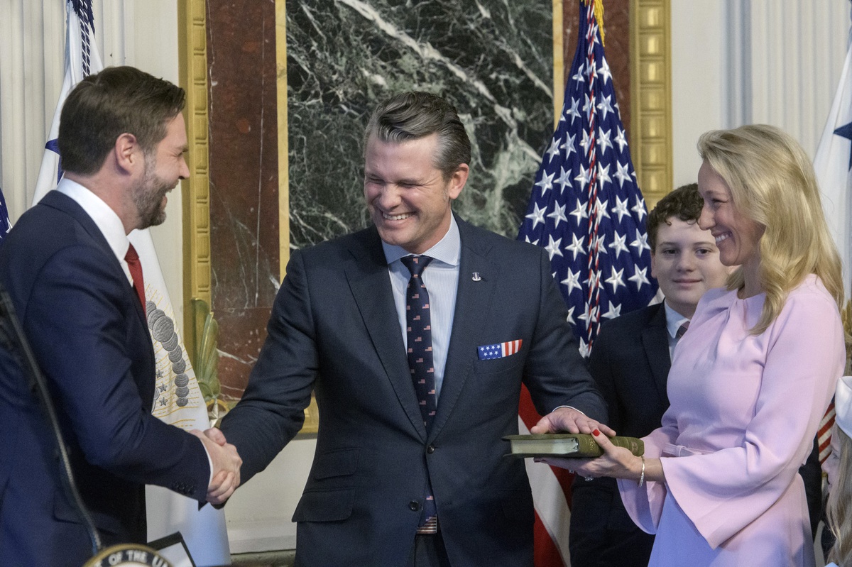 Hegseth is quickly sworn in as defense secretary after dramatic Senate vote - Las Vegas Sun News