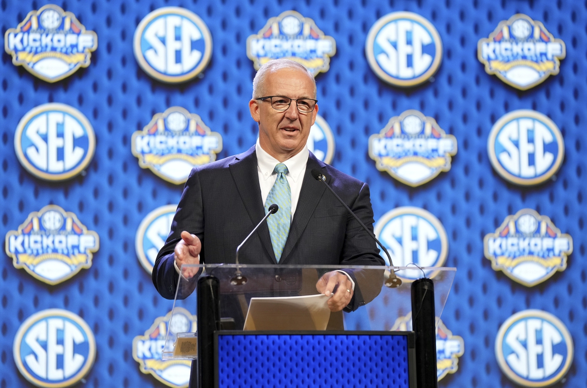 CFP commissioners put off any decisions on changes to playoff format ...