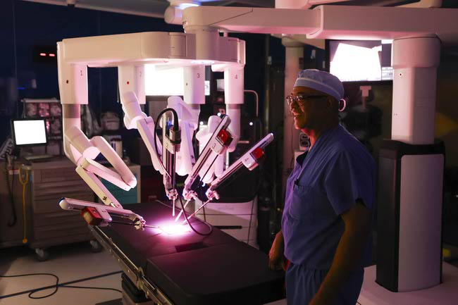 UMC employs advanced robotics for minimally invasive surgeries - Las ...
