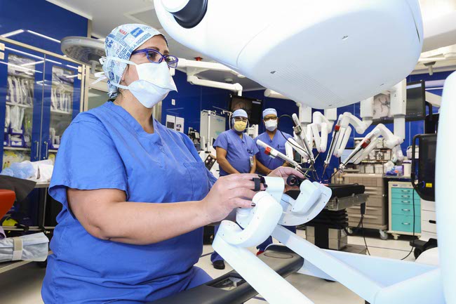 UMC employs advanced robotics for minimally invasive surgeries - Las ...