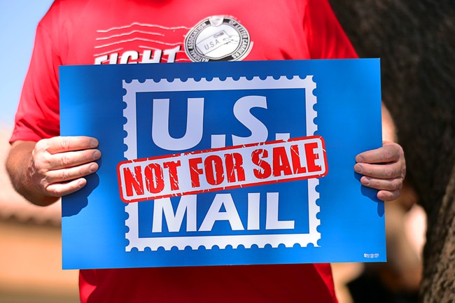 Las Vegas postal workers rally to save USPS amid Trump's proposed cuts ...