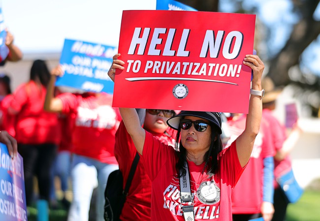 Las Vegas postal workers rally to save USPS amid Trump's proposed cuts ...
