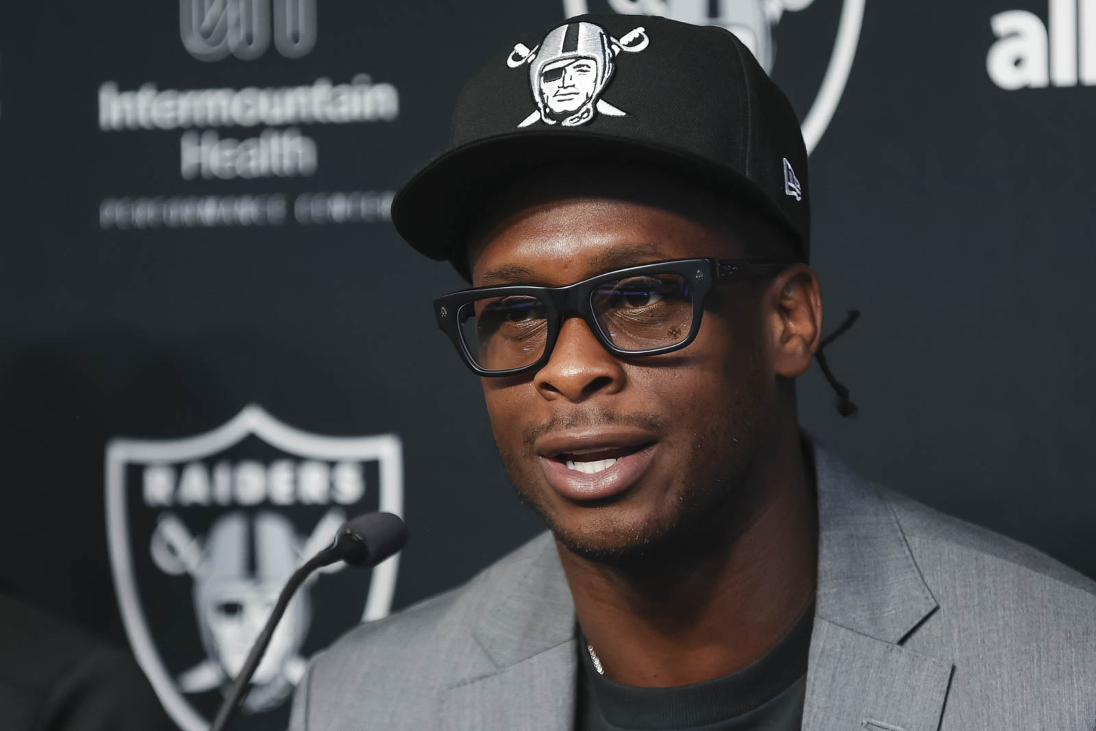 Raiders Quarterback Geno Smith - Las Vegas Sun News