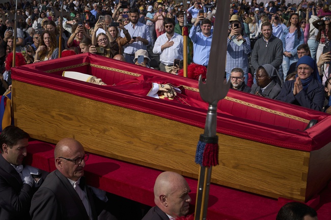 Thousands pay final respects to Pope Francis as Vatican considers ...